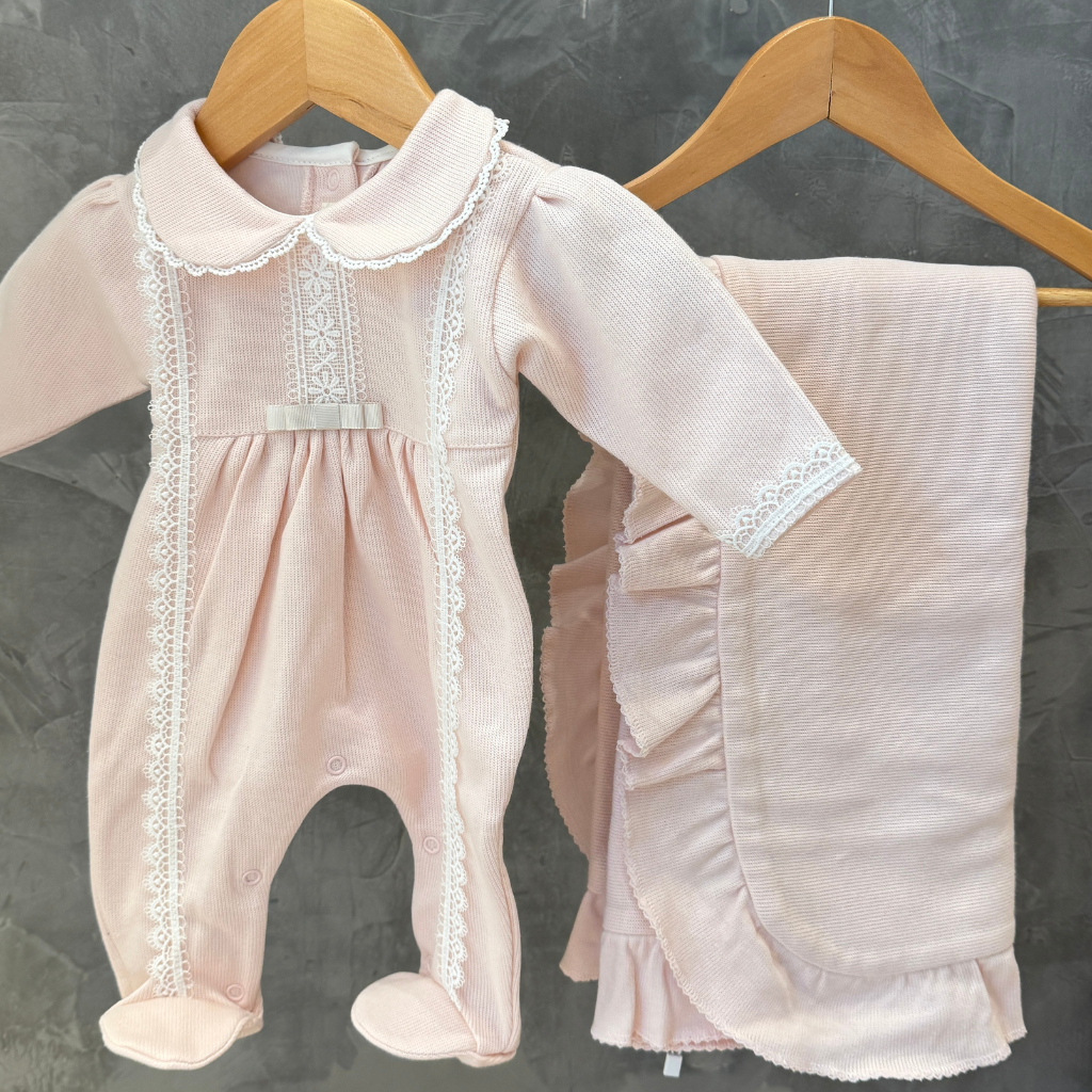 Saída de Maternidade Malha Tricotada Renda Rosa - Macacão + Manta ...